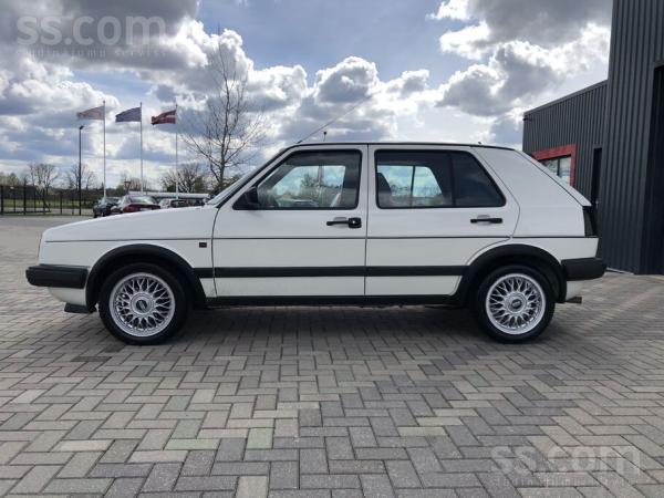 White Volkswagen Golf 1988 in Riga, with an engine capacity of 1.60 L and mileage of 264 thousand km for 4990 €, photo 3 on AUTOMOTO.COM.LV