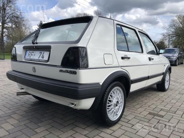 White Volkswagen Golf 1988 in Riga, with an engine capacity of 1.60 L and mileage of 264 thousand km for 4990 €, photo 7 on AUTOMOTO.COM.LV