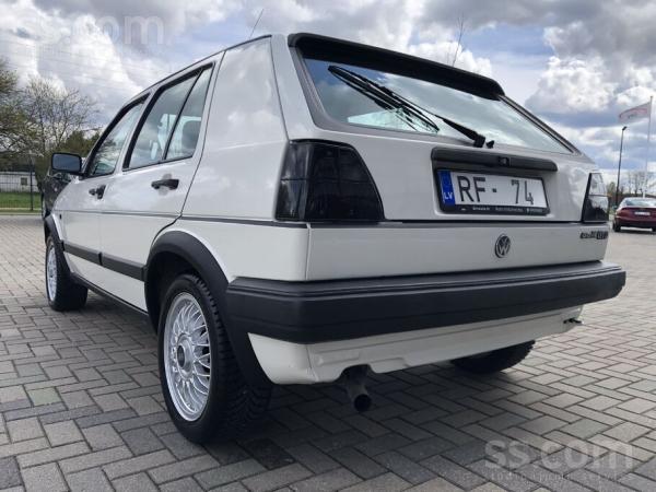 White Volkswagen Golf 1988 in Riga, with an engine capacity of 1.60 L and mileage of 264 thousand km for 4990 €, photo 5 on AUTOMOTO.COM.LV