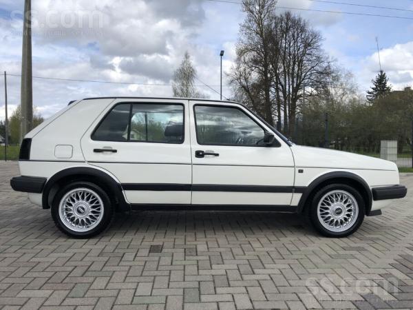 White Volkswagen Golf 1988 in Riga, with an engine capacity of 1.60 L and mileage of 264 thousand km for 4990 €, photo 9 on AUTOMOTO.COM.LV