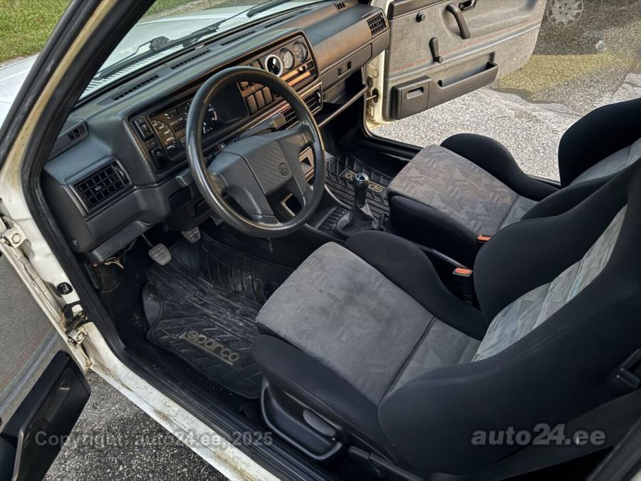 White Volkswagen Golf 1989 in Tallinn, with an engine capacity of 1.80 L and mileage of 0 thousand km for 9999 €, photo 11 on AUTOMOTO.COM.LV