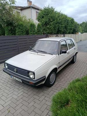 Balts Volkswagen Golf 1989 Biržai, ar dzinēja tilpumu 1.27 L un nobraukumu 137 tūkst. km par 3900 €, foto  vietnē AUTOMOTO.COM.LV