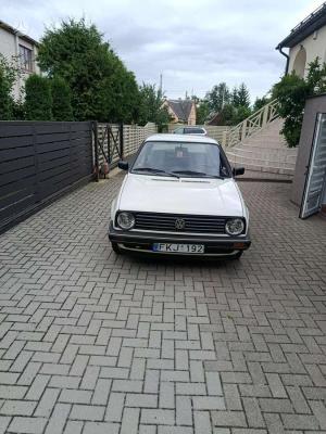 White Volkswagen Golf 1989 in Birzai, with an engine capacity of 1.27 L and mileage of 137 thousand km for 3900 €, photo 13 on AUTOMOTO.COM.LV