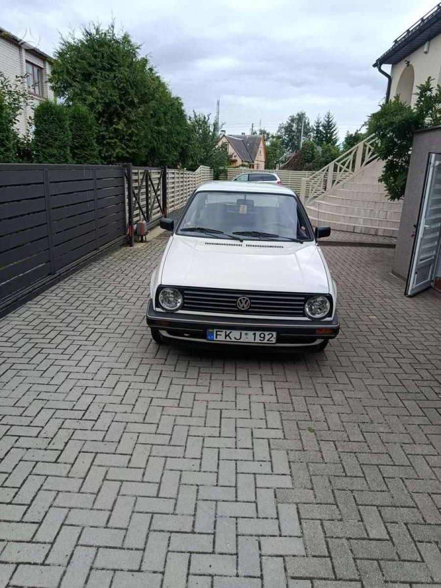 White Volkswagen Golf 1989 in Birzai, with an engine capacity of 1.27 L and mileage of 137 thousand km for 3900 €, photo 13 on AUTOMOTO.COM.LV