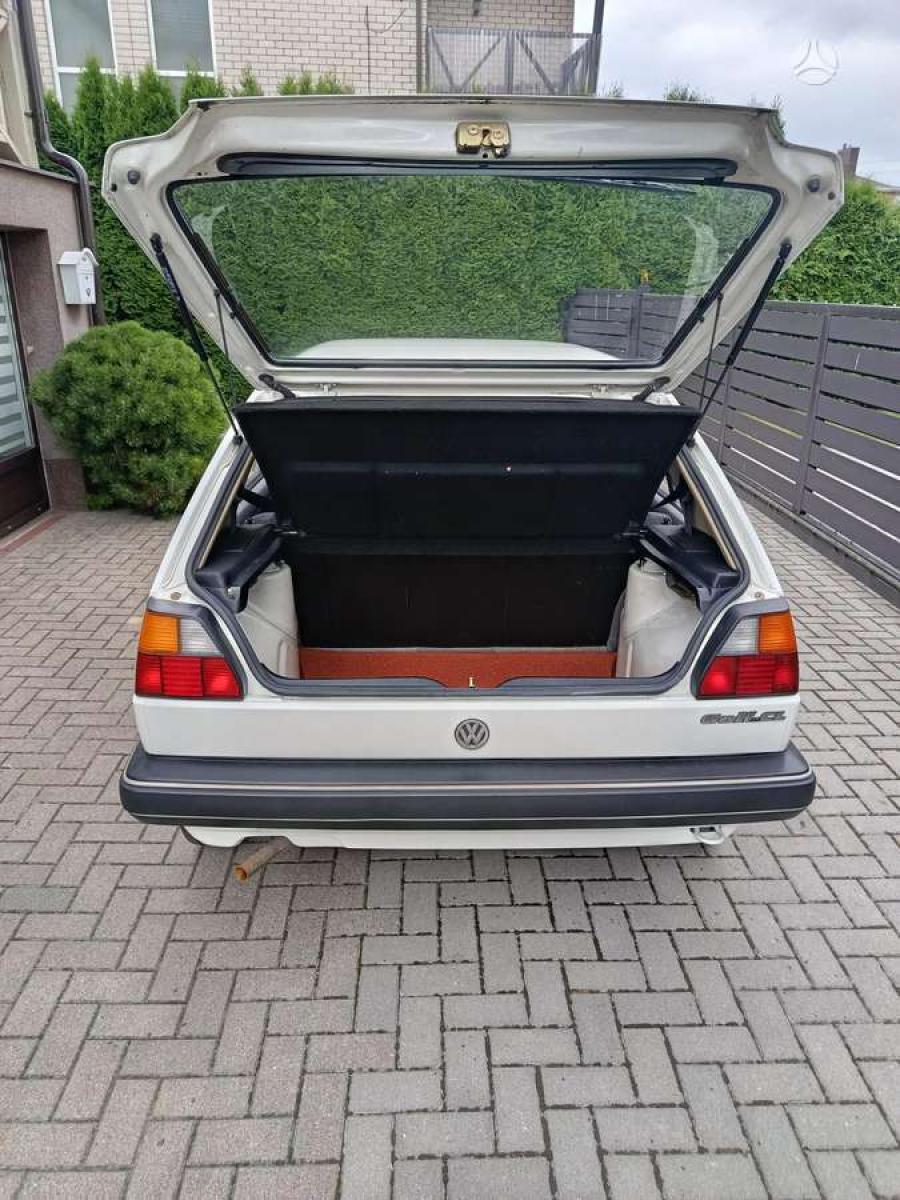 White Volkswagen Golf 1989 in Birzai, with an engine capacity of 1.27 L and mileage of 137 thousand km for 3900 €, photo 14 on AUTOMOTO.COM.LV
