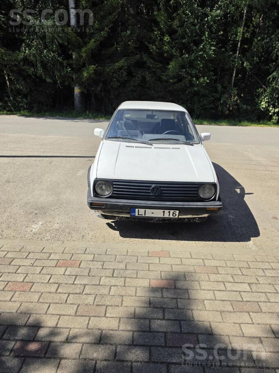 White Volkswagen Golf 1989 in Balvi, with an engine capacity of 1.60 L and mileage of 212 thousand km for 500 €, photo 1 on AUTOMOTO.COM.LV