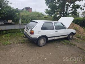 White Volkswagen Golf 1989 in Balvi, with an engine capacity of 1.60 L and mileage of 212 thousand km for 500 €, photo 6 on AUTOMOTO.COM.LV