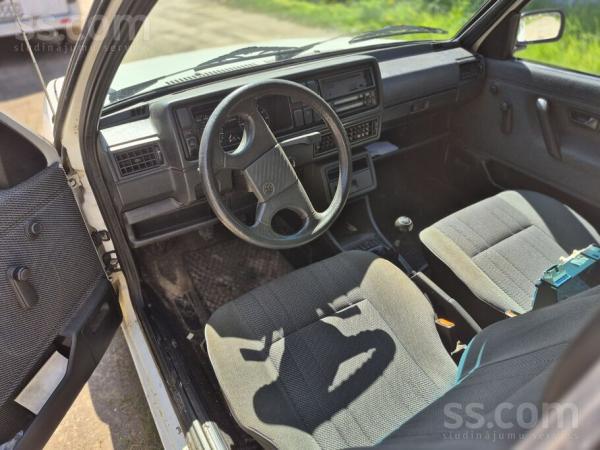 Balts Volkswagen Golf 1992 Jūrmala, ar dzinēja tilpumu 1.30 L un nobraukumu 220 tūkst. km par 1900 €, foto 2 vietnē AUTOMOTO.COM.LV