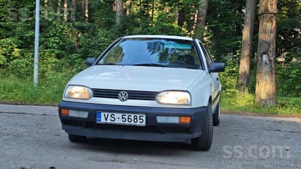 Balts Volkswagen Golf 1993 Rīga, ar dzinēja tilpumu 1.90 L un nobraukumu 221 tūkst. km par 1700 €, foto 1 vietnē AUTOMOTO.COM.LV
