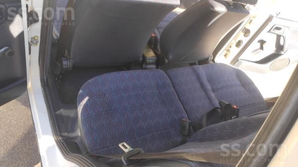 Balts Volkswagen Golf 1993 Rīga, ar dzinēja tilpumu 1.90 L un nobraukumu 221 tūkst. km par 1700 €, foto 6 vietnē AUTOMOTO.COM.LV