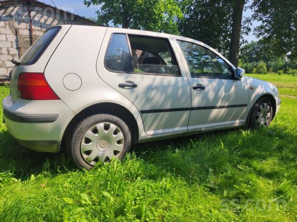 White Volkswagen Golf 1998 in Ogre, with an engine capacity of 1.60 L and mileage of 312 thousand km for 480 €, photo 4 on AUTOMOTO.COM.LV