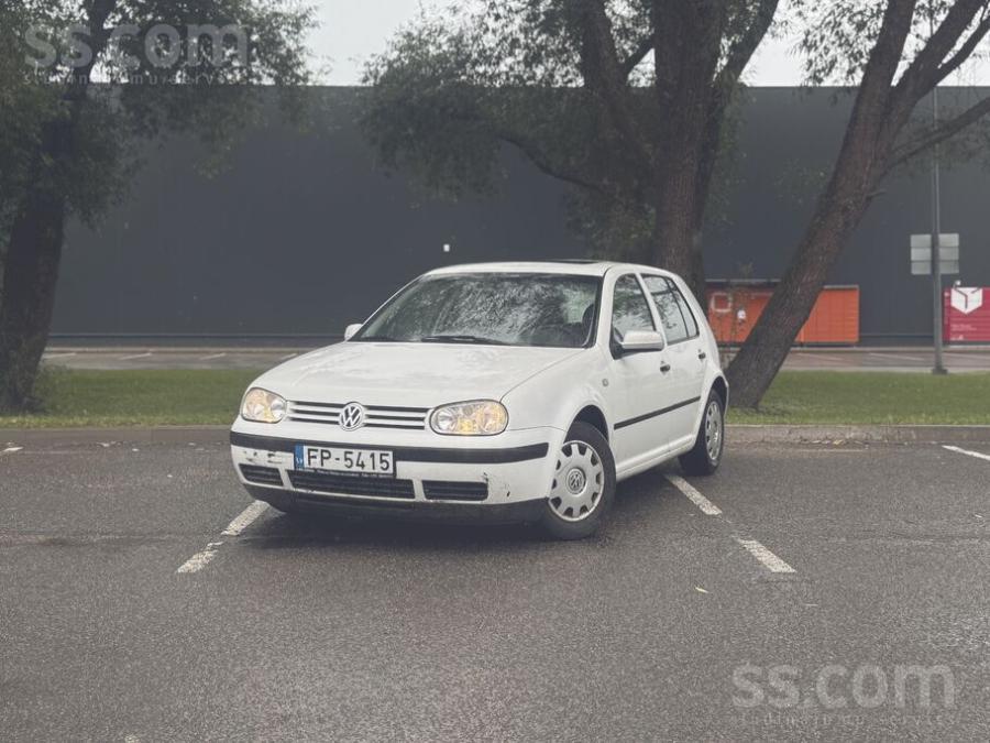 White Volkswagen Golf 1998 in Riga, with an engine capacity of 1.60 L and mileage of 240 thousand km for 780 €, photo 1 on AUTOMOTO.COM.LV