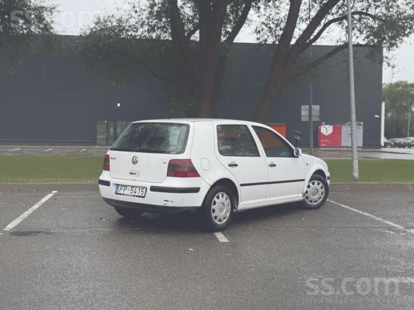 Balts Volkswagen Golf 1998 Rīga, ar dzinēja tilpumu 1.60 L un nobraukumu 240 tūkst. km par 780 €, foto 3 vietnē AUTOMOTO.COM.LV