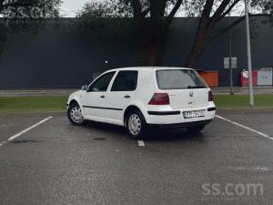 White Volkswagen Golf 1998 in Riga, with an engine capacity of 1.60 L and mileage of 240 thousand km for 780 €, photo 5 on AUTOMOTO.COM.LV