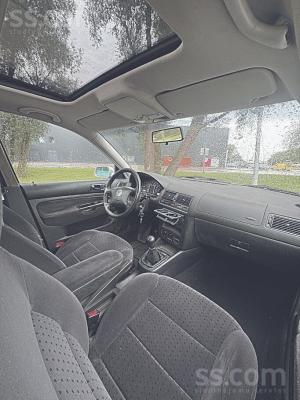 White Volkswagen Golf 1998 in Riga, with an engine capacity of 1.60 L and mileage of 240 thousand km for 780 €, photo 8 on AUTOMOTO.COM.LV