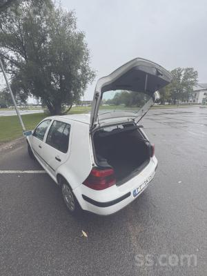 White Volkswagen Golf 1998 in Riga, with an engine capacity of 1.60 L and mileage of 240 thousand km for 780 €, photo 10 on AUTOMOTO.COM.LV