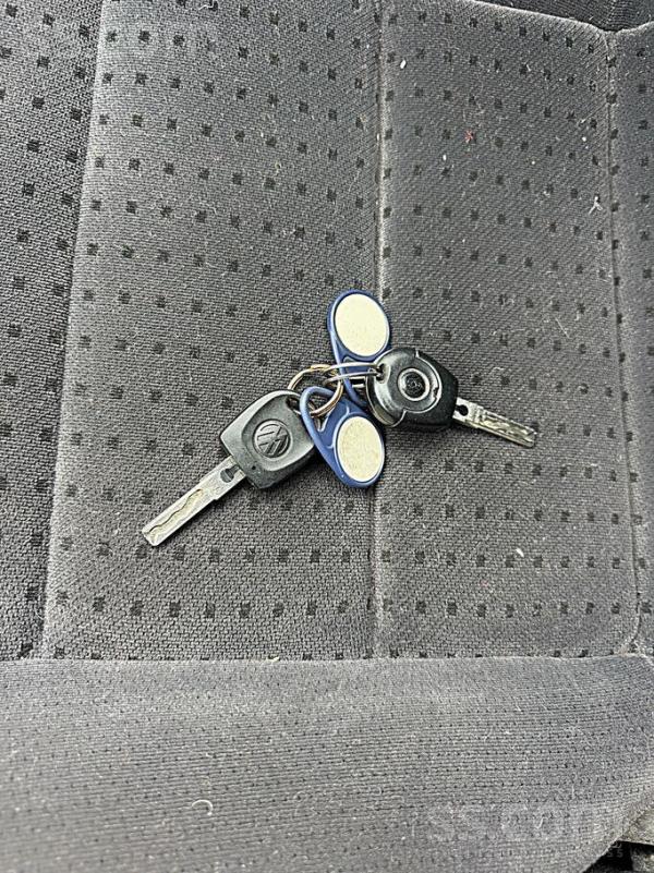 Balts Volkswagen Golf 1998 Rīga, ar dzinēja tilpumu 1.60 L un nobraukumu 240 tūkst. km par 780 €, foto 10 vietnē AUTOMOTO.COM.LV