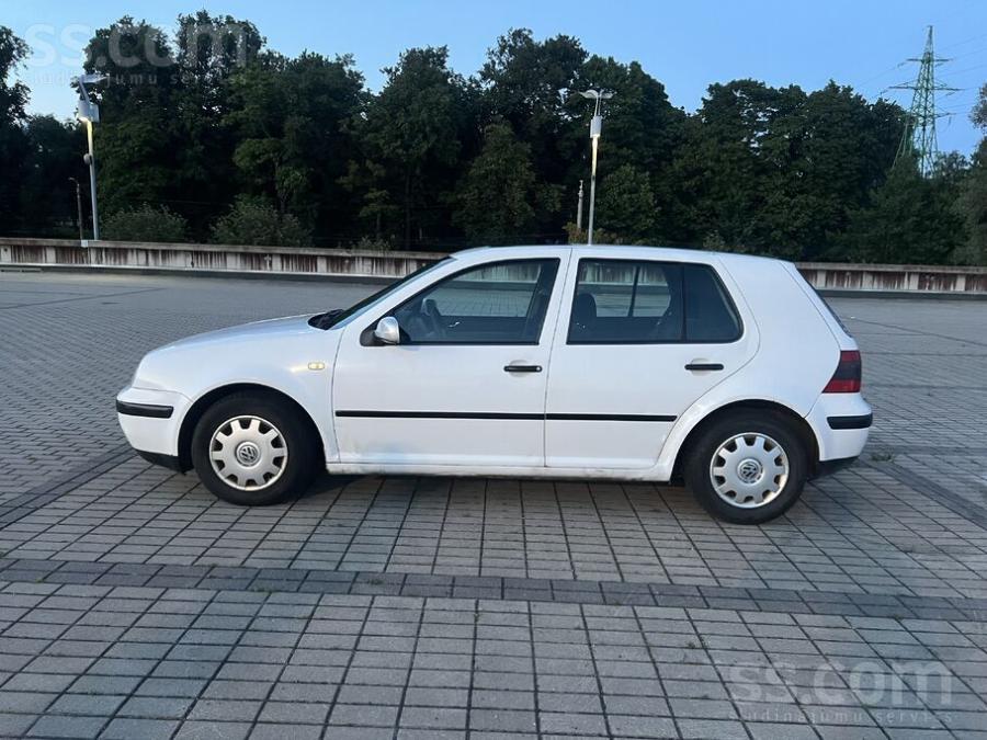 Balts Volkswagen Golf 1998 Rīga, ar dzinēja tilpumu 1.60 L un nobraukumu 240 tūkst. km par 1290 €, foto 3 vietnē AUTOMOTO.COM.LV