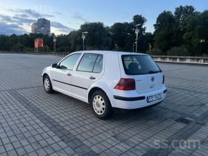 Balts Volkswagen Golf 1998 Rīga, ar dzinēja tilpumu 1.60 L un nobraukumu 240 tūkst. km par 1290 €, foto 4 vietnē AUTOMOTO.COM.LV