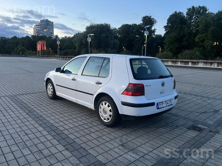 Balts Volkswagen Golf 1998 Rīga, ar dzinēja tilpumu 1.60 L un nobraukumu 240 tūkst. km par 1290 €, foto 4 vietnē AUTOMOTO.COM.LV