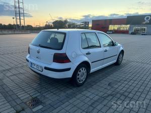 Balts Volkswagen Golf 1998 Rīga, ar dzinēja tilpumu 1.60 L un nobraukumu 240 tūkst. km par 1290 €, foto 6 vietnē AUTOMOTO.COM.LV