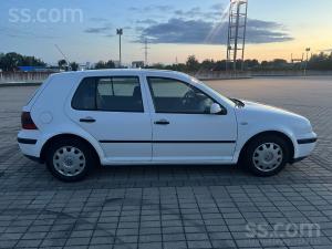 Balts Volkswagen Golf 1998 Rīga, ar dzinēja tilpumu 1.60 L un nobraukumu 240 tūkst. km par 1290 €, foto 7 vietnē AUTOMOTO.COM.LV