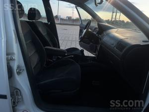 Balts Volkswagen Golf 1998 Rīga, ar dzinēja tilpumu 1.60 L un nobraukumu 240 tūkst. km par 1290 €, foto 11 vietnē AUTOMOTO.COM.LV