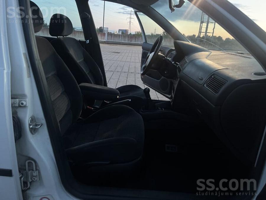 Balts Volkswagen Golf 1998 Rīga, ar dzinēja tilpumu 1.60 L un nobraukumu 240 tūkst. km par 1290 €, foto 11 vietnē AUTOMOTO.COM.LV