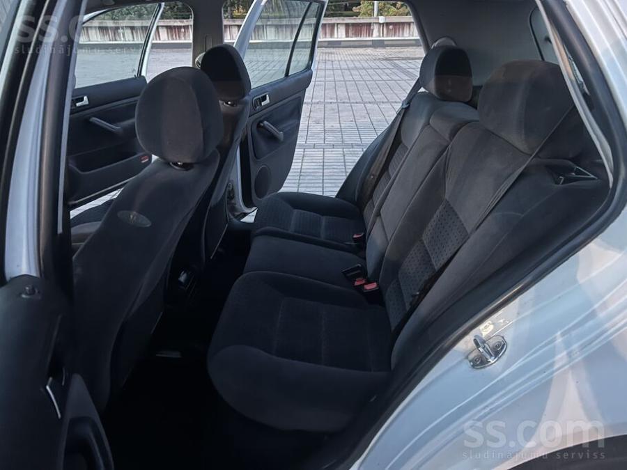 Balts Volkswagen Golf 1998 Rīga, ar dzinēja tilpumu 1.60 L un nobraukumu 240 tūkst. km par 1290 €, foto 13 vietnē AUTOMOTO.COM.LV