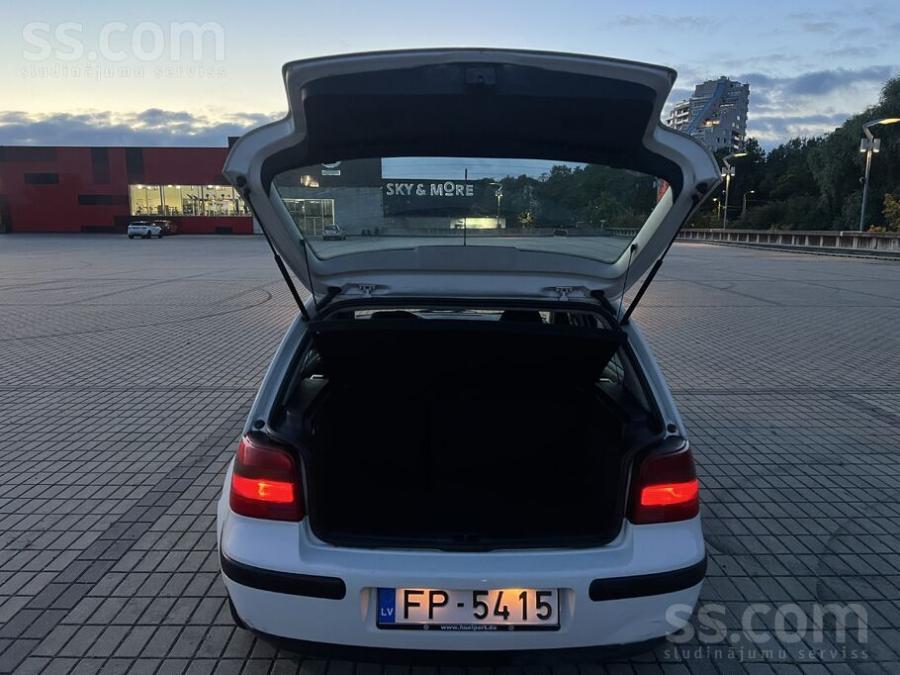 Balts Volkswagen Golf 1998 Rīga, ar dzinēja tilpumu 1.60 L un nobraukumu 240 tūkst. km par 1290 €, foto 17 vietnē AUTOMOTO.COM.LV