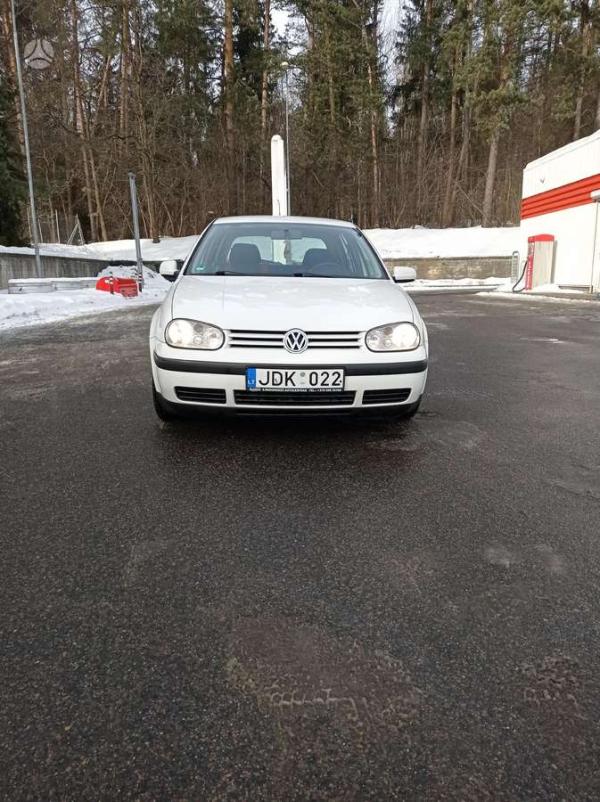White Volkswagen Golf 1999 in Vilnius, with an engine capacity of 1.39 L and mileage of 337 thousand km for 899 €, photo 1 on AUTOMOTO.COM.LV