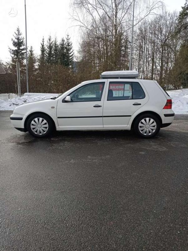 White Volkswagen Golf 1999 in Vilnius, with an engine capacity of 1.39 L and mileage of 337 thousand km for 899 €, photo 3 on AUTOMOTO.COM.LV