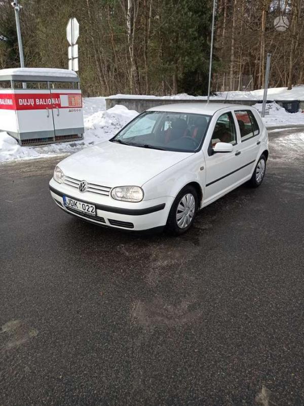 White Volkswagen Golf 1999 in Vilnius, with an engine capacity of 1.39 L and mileage of 337 thousand km for 899 €, photo 5 on AUTOMOTO.COM.LV