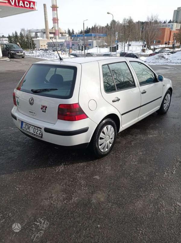 White Volkswagen Golf 1999 in Vilnius, with an engine capacity of 1.39 L and mileage of 337 thousand km for 899 €, photo 7 on AUTOMOTO.COM.LV