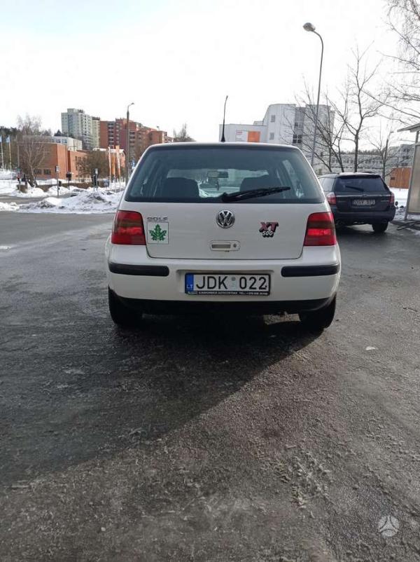 White Volkswagen Golf 1999 in Vilnius, with an engine capacity of 1.39 L and mileage of 337 thousand km for 899 €, photo 10 on AUTOMOTO.COM.LV