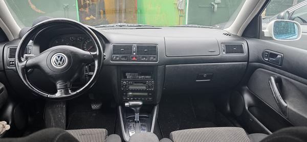 White Volkswagen Golf 1999 in Tallinn, with an engine capacity of 1.60 L and mileage of 204 thousand km for 1400 €, photo 7 on AUTOMOTO.COM.LV