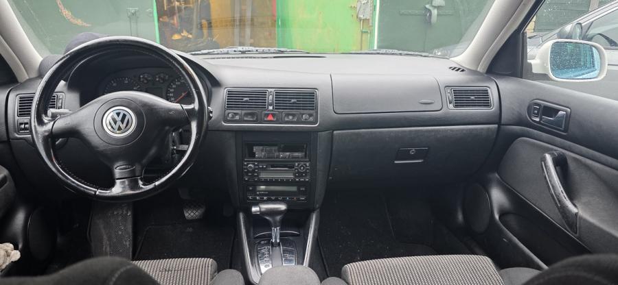 Balts Volkswagen Golf 1999 Tallina, ar dzinēja tilpumu 1.60 L un nobraukumu 204 tūkst. km par 1400 €, foto 14 vietnē AUTOMOTO.COM.LV