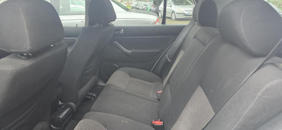 Balts Volkswagen Golf 1999 Tallina, ar dzinēja tilpumu 1.60 L un nobraukumu 204 tūkst. km par 1400 €, foto 15 vietnē AUTOMOTO.COM.LV