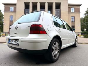 White Volkswagen Golf 1999 in Tallinn, with an engine capacity of 1.60 L and mileage of 198 thousand km for 1899 €, photo 4 on AUTOMOTO.COM.LV