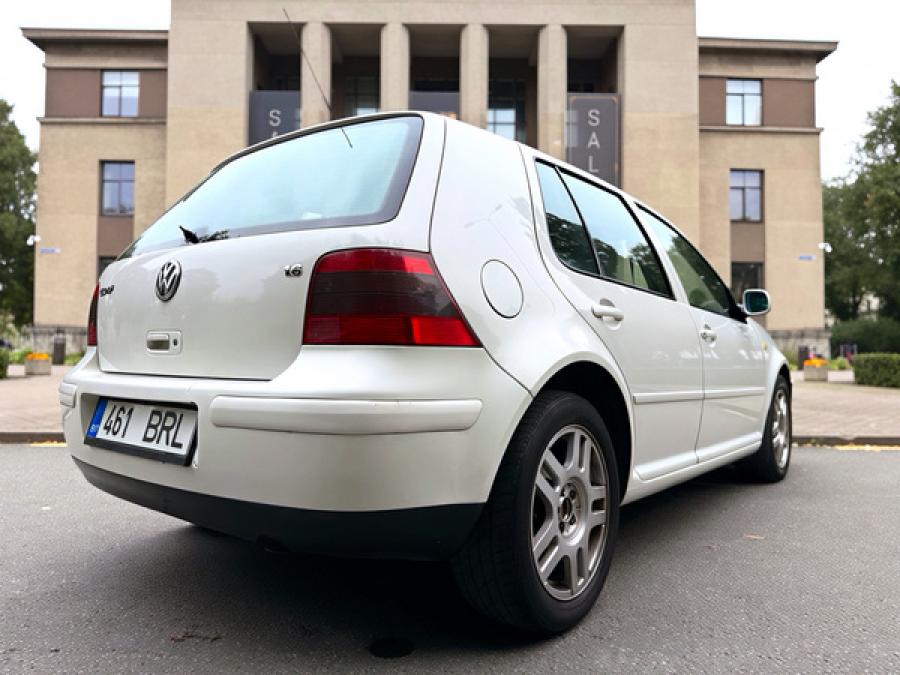White Volkswagen Golf 1999 in Tallinn, with an engine capacity of 1.60 L and mileage of 198 thousand km for 1899 €, photo 4 on AUTOMOTO.COM.LV