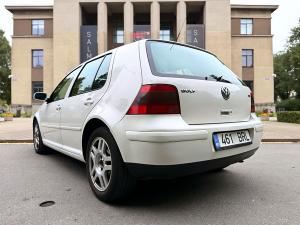 White Volkswagen Golf 1999 in Tallinn, with an engine capacity of 1.60 L and mileage of 198 thousand km for 1899 €, photo 5 on AUTOMOTO.COM.LV