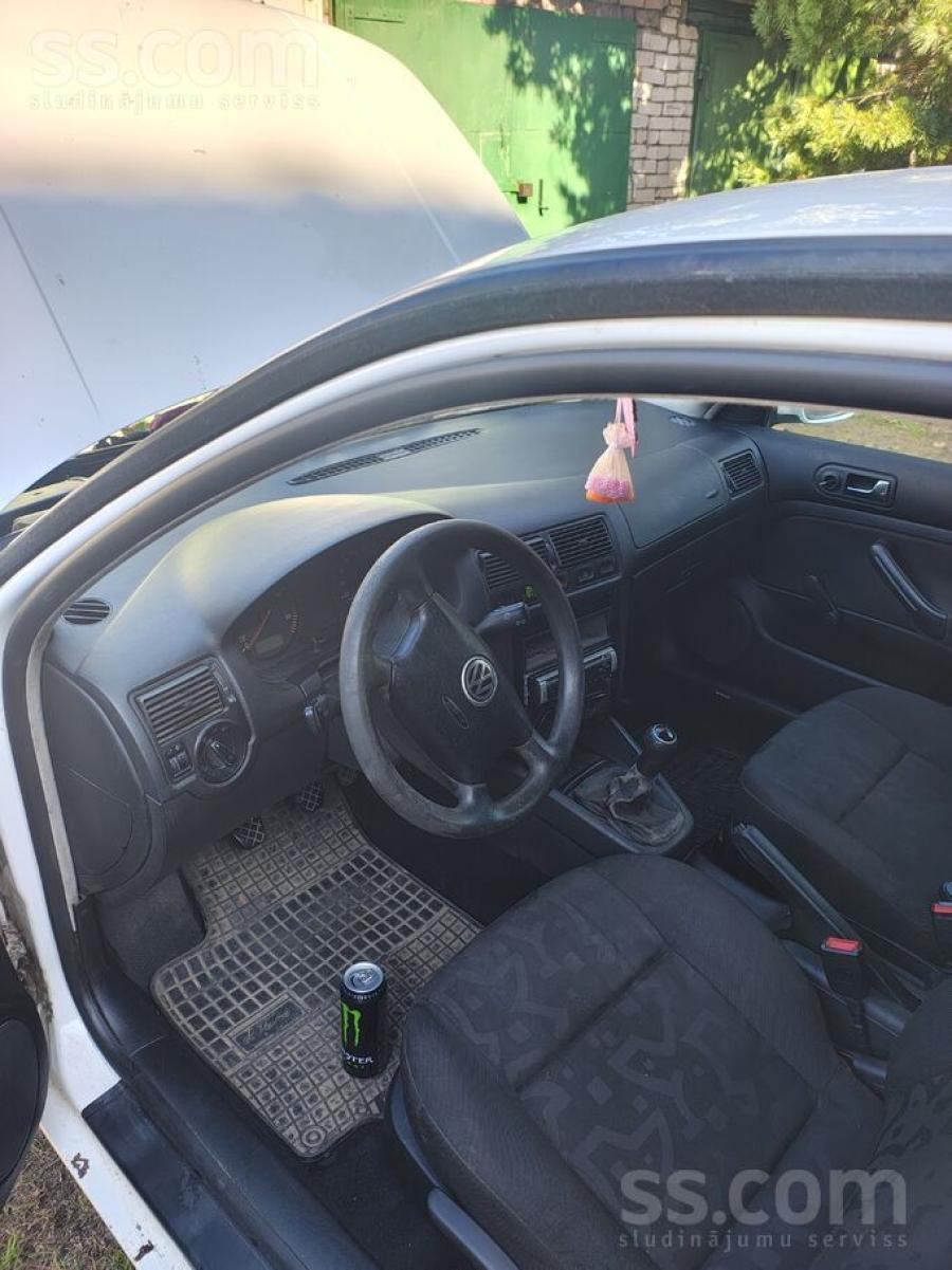 White Volkswagen Golf 1999 in Ventspils, with an engine capacity of 1.90 L and mileage of 403 thousand km for 610 €, photo 6 on AUTOMOTO.COM.LV