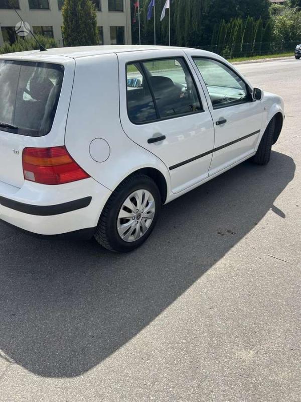 Balts Volkswagen Golf 2001 Prienai, ar dzinēja tilpumu 1.60 L un nobraukumu 184 tūkst. km par 1550 €, foto 2 vietnē AUTOMOTO.COM.LV