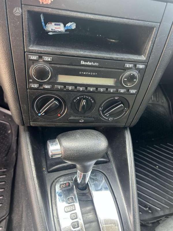Balts Volkswagen Golf 2001 Prienai, ar dzinēja tilpumu 1.60 L un nobraukumu 184 tūkst. km par 1550 €, foto 7 vietnē AUTOMOTO.COM.LV