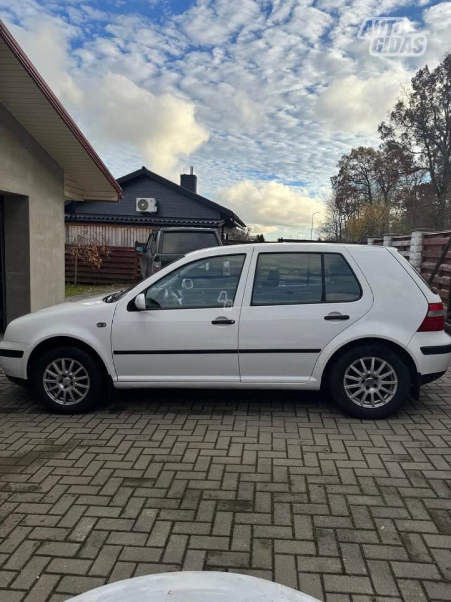 White Volkswagen Golf 2002 in Vilnius, with an engine capacity of 1.90 L and mileage of 283 thousand km for 1950 €, photo 5 on AUTOMOTO.COM.LV