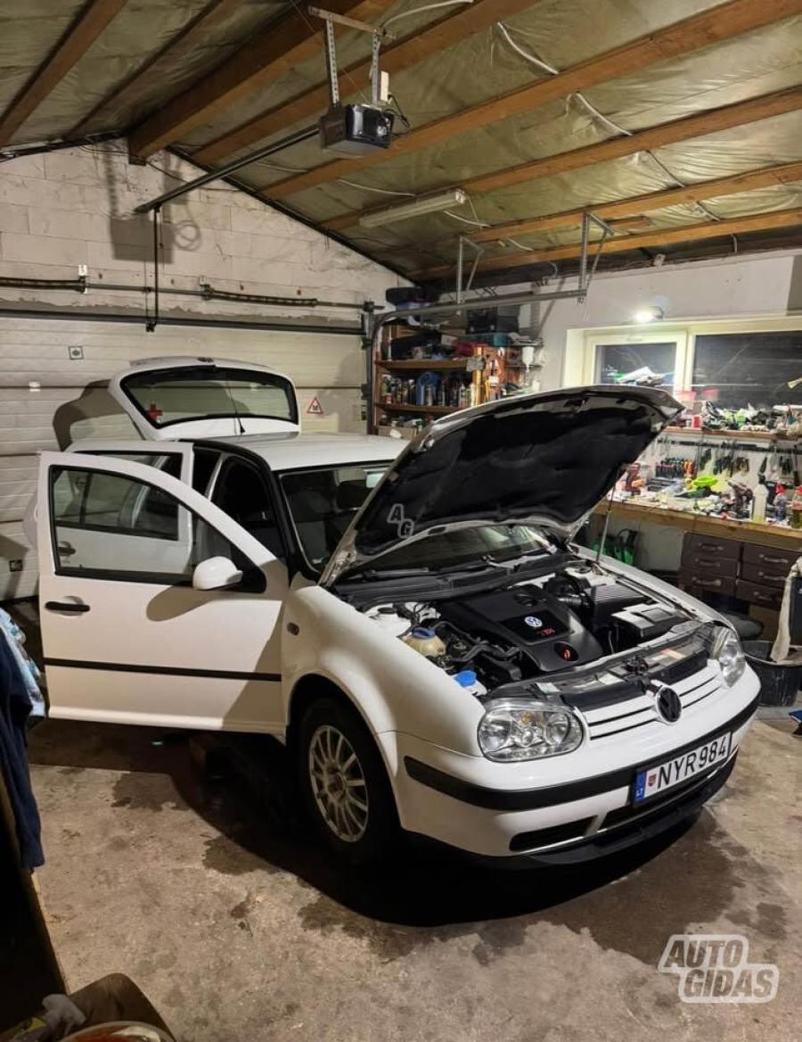 White Volkswagen Golf 2002 in Vilnius, with an engine capacity of 1.90 L and mileage of 283 thousand km for 1950 €, photo 10 on AUTOMOTO.COM.LV