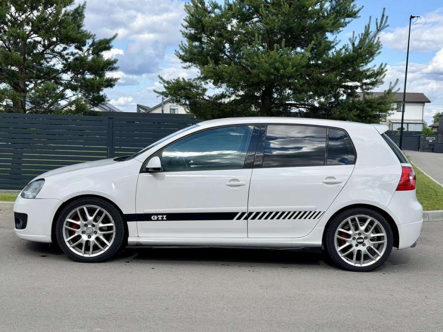White Volkswagen Golf 2006 in Vilnius, with an engine capacity of 2.00 L and mileage of 280 thousand km for 3950 €, photo 3 on AUTOMOTO.COM.LV