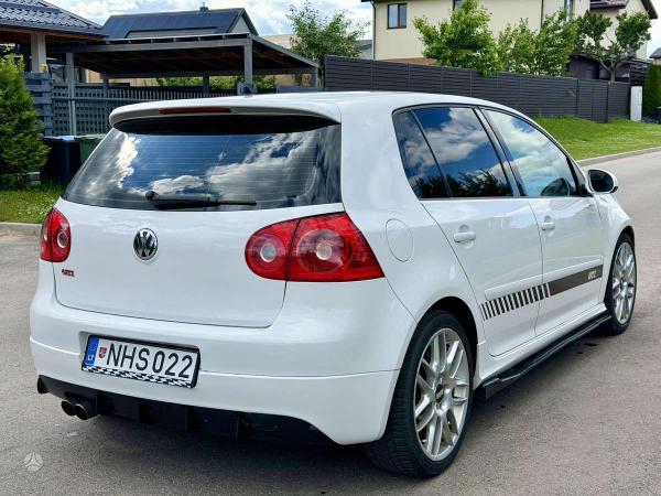 White Volkswagen Golf 2006 in Vilnius, with an engine capacity of 2.00 L and mileage of 280 thousand km for 3950 €, photo 5 on AUTOMOTO.COM.LV