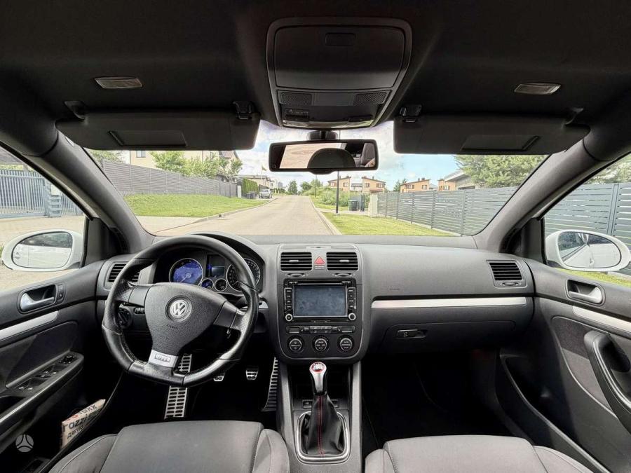 White Volkswagen Golf 2006 in Vilnius, with an engine capacity of 2.00 L and mileage of 280 thousand km for 3950 €, photo 11 on AUTOMOTO.COM.LV