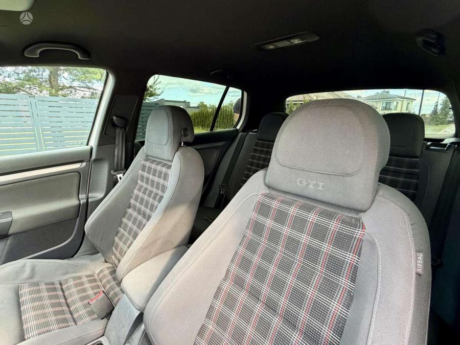 White Volkswagen Golf 2006 in Vilnius, with an engine capacity of 2.00 L and mileage of 280 thousand km for 3950 €, photo 12 on AUTOMOTO.COM.LV